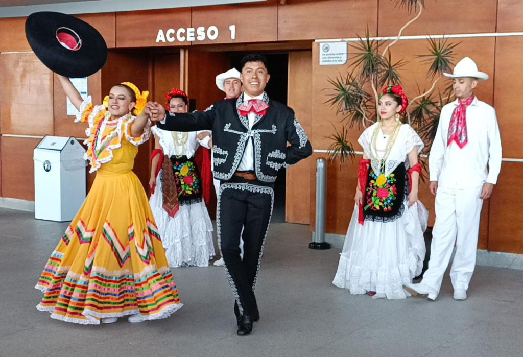 Tradición viva, 48 años del Ballet Folklórico de Álvaro Serrano